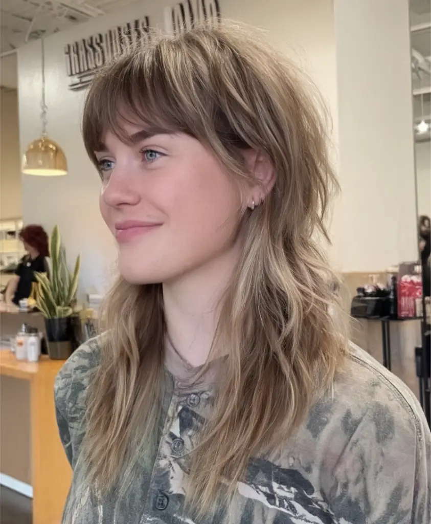 28 Mid-Length Haircut Ideas for Summer 2025 – Layered, Wavy, Straight ...